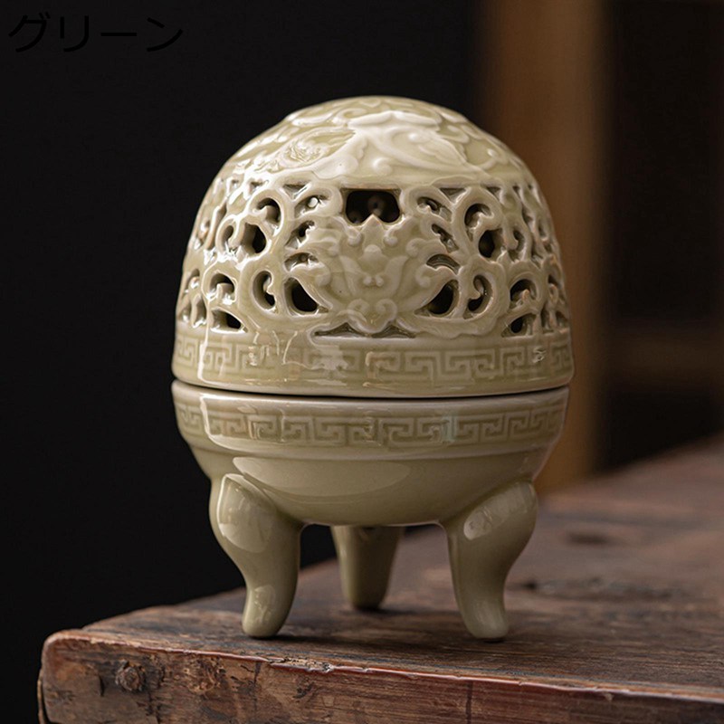 　　　 ◆◇◆人気の秘密◆◇◆ サイズ(約)：口径9.3cm、高さ12.5cm 陶器の高級感と丸いフォルムが魅力！陶磁器の美しいの蓋つき丸香炉です。仏具としても使用できる、アンティーク調で落ち着いた雰囲気のセラミック製香炉です。 ユニーク：...
