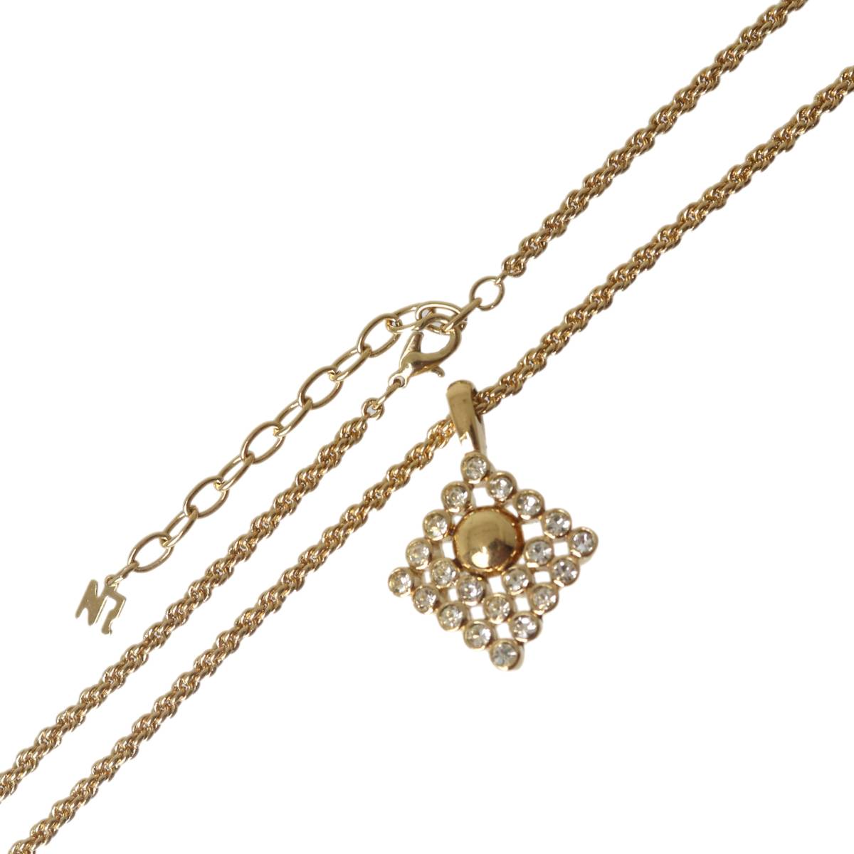 【ブランド名】NINA RICCI ニナリッチ【商品名】ペンダント ネックレス【素材】ラインストーン×メタル【カラー】ゴールド【サイズ】首周り約41〜46cmチェーン幅約2.2mmトップ全長約31.2mm重量約14.7g※サイズはマイクロメ...