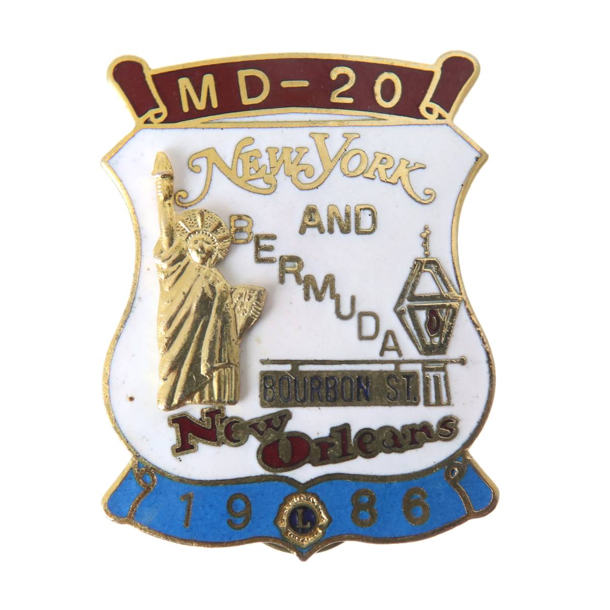 【商品名】LIONS CLUB ライオンズクラブ バッジ MD-20 1986 ニューヨーク ニューオリンズ バミューダ【サイズ】29.4×37.4(mm)※サイズはマイクロメジャーで測っておりますが、機械の測定精度(±0.2mm)程度の誤...
