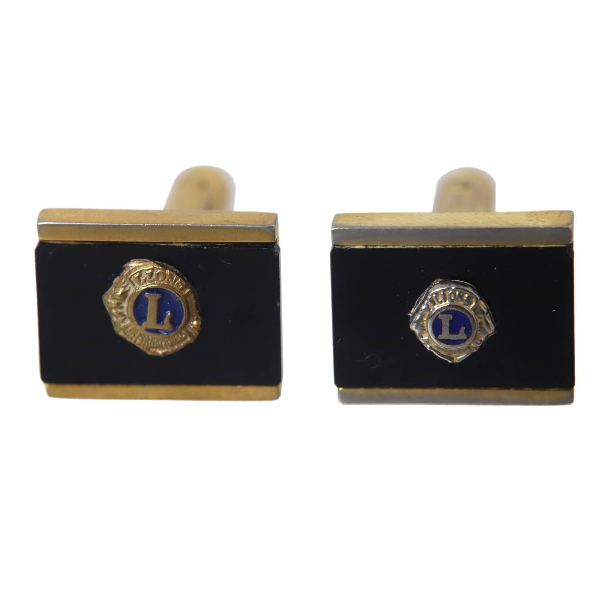 【商品名】LIONS CLUB ライオンズクラブ カフス【サイズ】16×13(mm)※サイズはマイクロメジャーで測っておりますが、機械の測定精度(±0.2mm)程度の誤差はご容赦くださいませ。【詳細情報】若干のスレ、小傷、少汚れ等ございます...
