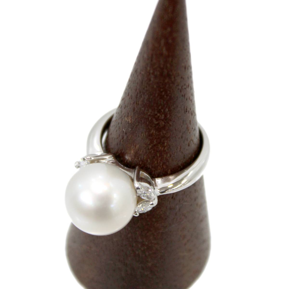 【商品名】Pt900/プラチナ パールリング ダイヤ計0.36ct【素材】Pt900/プラチナ 【重量】重量8.3g【サイズ】約11.5号リング幅：約3mmダイヤ：計0.36ct パール直径：約13mm※サイズはマイクロメジャーおよび一部ア...
