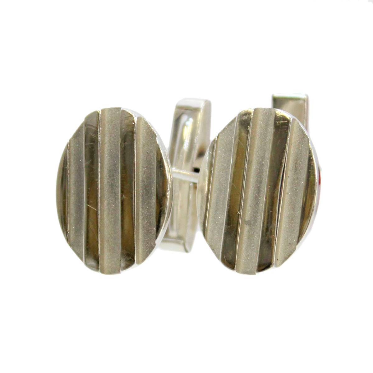 【ブランド名】ティファニー/Tiffany&Co.【商品名】カフス【カラー】シルバー【サイズ】W約2.1×D約2.2cm多少の誤差はご容赦ください。【詳細情報】小スレ、小キズございますが、目立つ痛みや汚れはなく状態良好です★【担当より一言】...