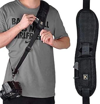 ★【快適性】幅広ショルダーパッドは柔らかく、通気性が良い、滑りにくいです 、肩や首の圧力を減少し手を解放します。人間工学に基づいたデザイン、肩や胴体にやさしくかけて最適に重量配分し、快適さと耐久性を向上させることができます。★【速写に安全便...