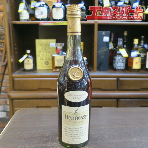 Hennessy V.S.O.P ヘネシー VSOP スリムボトル ブランデー 平塚店商品説明ヘネシーVSOPは、滑らかで洗練された口当たりの最高級コニャックです。容量：700mlアルコール分：40度※未開封品となりますので味・品質の保証は...