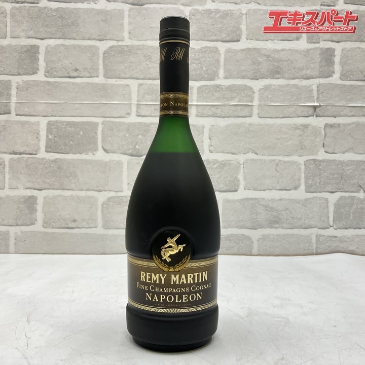 REMY MARTIN レミーマルタン ナポレオン ファインシャンパーニュ ブランデー 700ml 戸塚店商品説明この機会に是非ともお役立てください。世界的コニャックブランドレミーマルタンが誇る、伝統と格式を感じさせる一本。 本商品は、グラ...