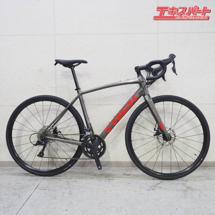 商品説明メーカー：TREK /トレックモデル名：DOMANE AL3 Gen3 DISC /ドマーネ年式：2023車体色：グレー系フレーム素材：アルミフォーク素材：カーボンシフター：SHIMANO SORA ST-R3000Fディレーラー：...