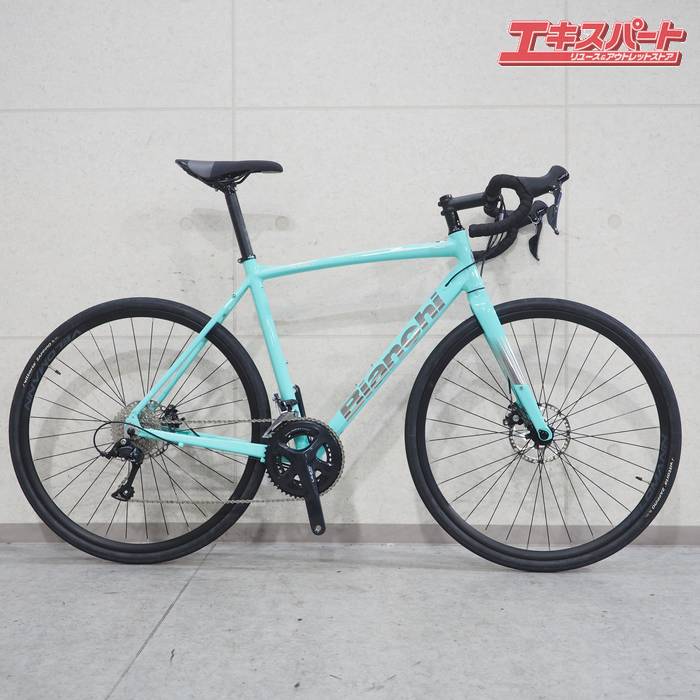 商品説明メーカー：Bianchi /ビアンキモデル名：vianirone 7 DISC /ビアニローネ年式：2025車体色：チェレステカラー 青緑色フレーム素材：アルミフォーク素材：カーボンシフター：SHIMANO SORA ST-R300...