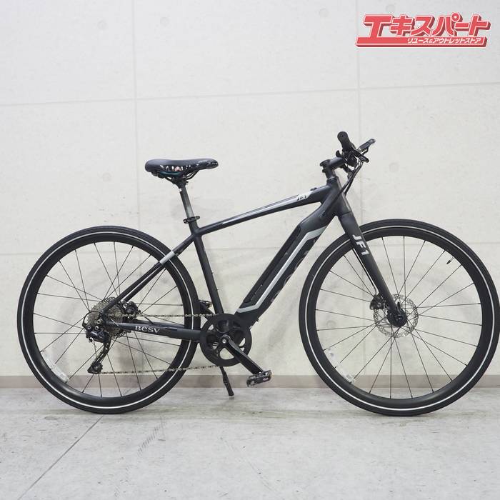 商品説明メーカー：Besv/ベスビーモデル名：JF1型番：YTRT08年式：2019車体色：黒系重量：16.2kgサドル高：870〜950mm ※スタッフ採寸。全長：1,755mm全幅：590mmタイヤサイズ：700cシフト数：1×8s適応...