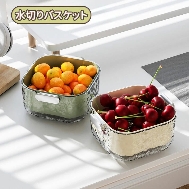 二段式 水切りバスケット 〜清潔鮮度多機能で叶える快適キッチンライフ〜 本製品は、野菜や果物の洗浄から保存までを一貫してサポートする、キッチンの必須アイテムでございます。シンプルながらも洗練されたデザインと実用性を兼ね備え、日々の家事効率を...