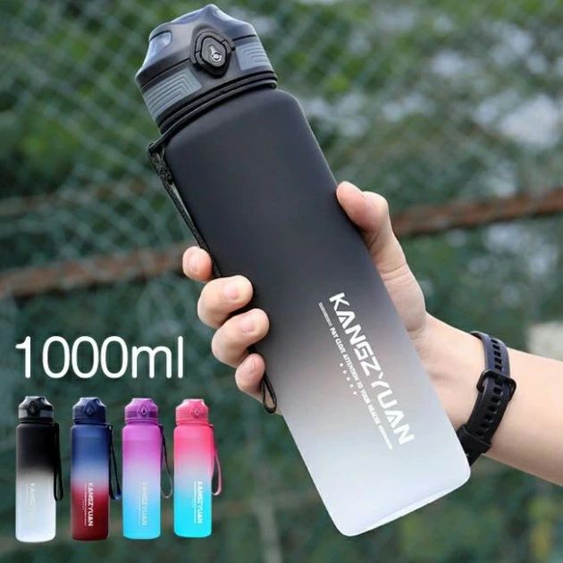 商品情報 素材/材質 Tritan（合成樹脂） 耐冷耐熱：-10℃~96℃ サイズ/寸法 1000ml その他商品説明 そのまま飲める直飲みタイプ ワンプッシュオープン　 スポーツ時などの水分補給に最適 部活、スポーツ、外での営業仕事や移動...