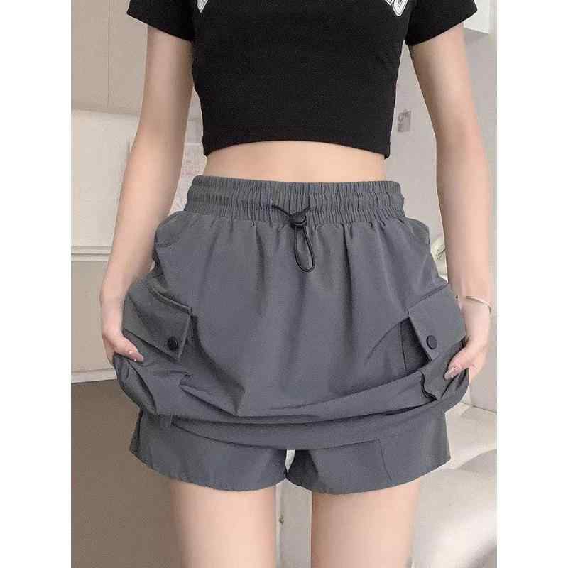 ・カテゴリ: スカート・スタイル: 日韓カジュアル・主な素材: ポリエステル90%〜95%・シルエット: Aライン・スカート丈: ミニ丈・特徴: ポケット・加工: シワ防止・伸縮性: ややあり・カラー展開: グレー、ブラック・サイズ展開: ...