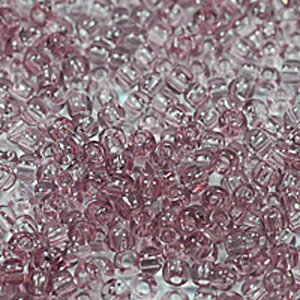 ●透けた透明感のある薄めのアメジスト（紫色）になります。●1パックは（約7g、約600コ入り）になります。 ●サイズ：外径約2mm、穴径約0．7mm ●材質：ガラス製 ●製造国：国産（日本製） 当店ストロビーズの丸小、丸大、特小ビーズ、竹ビ...