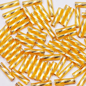 ●カラーは明るいゴールドカラーです。 ●1パックは（約2．8g、約50個入り）になります。 ●サイズ　長さ：約9mm、太さ（直径）約2．3mm、穴の大きさ 約0．8～0．9mm程度 ●通し穴が開いています。 ●材質：ガラス製 ●生産国：日本...