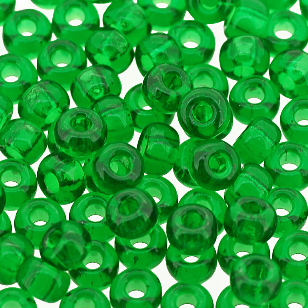 ●1パックは7g入り（約80個程度）になります。 ●サイズ：約4〜4．5mm×3．2mm程度 ●穴の大きさ：約1．5mm程度 ●材質：ガラス製 ●色合いは透明感のある深めのエメラルドグリーンです。 ●同じカラーの丸大ビーズと丸小ビーズと特小...