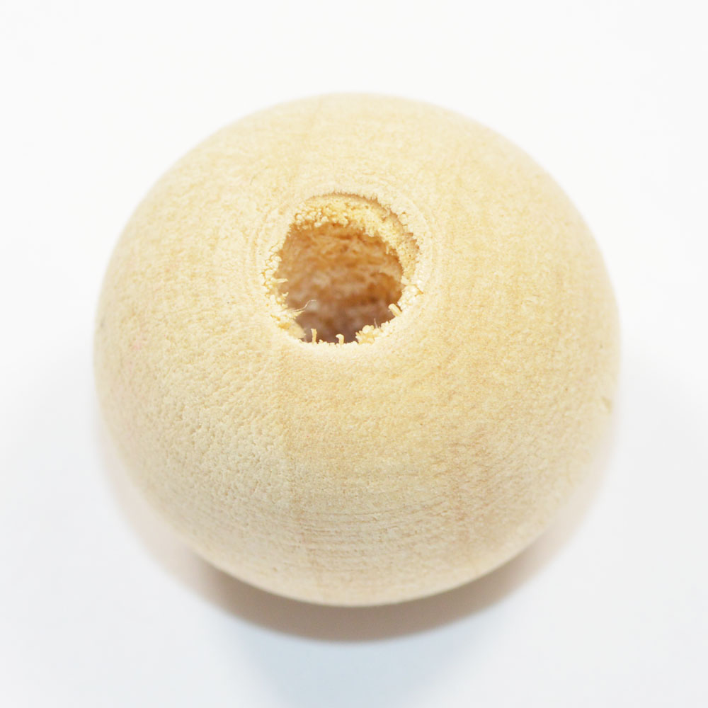 注：ニス塗りも塗装もされていない素材のままのため木本来の色や柄、木目、削った跡などがあります。注：やや歪な玉のものもございます、大きさを測定する方向で1．5～2mm程度の差がある場合がございます。●1パックは2コ入りになります。 ●穴の大き...