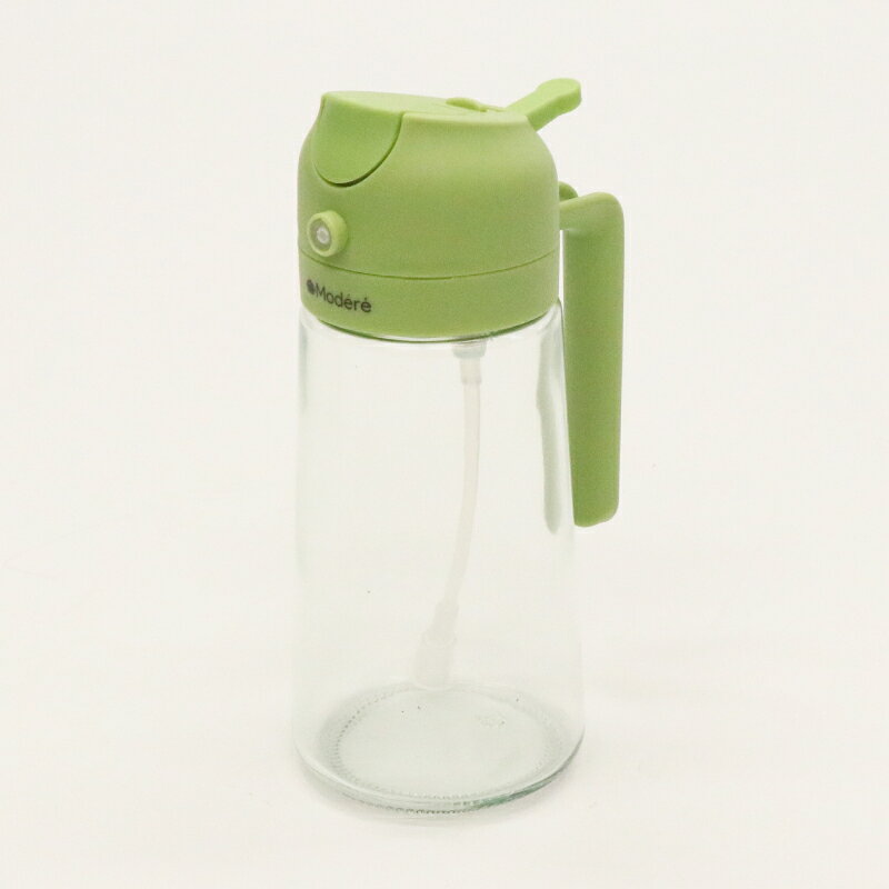 ■片手で簡単 ■スプレーとして、オイル差しとして2WAYで使える ■少量の油を均一に噴射 ■漏れ防止 ■約4.4cm口径でたっぷりそそぐこともできる ●サイズ：78×185×102mm ●重量：242g ●材質：PP、ガラス ●生産国：中国