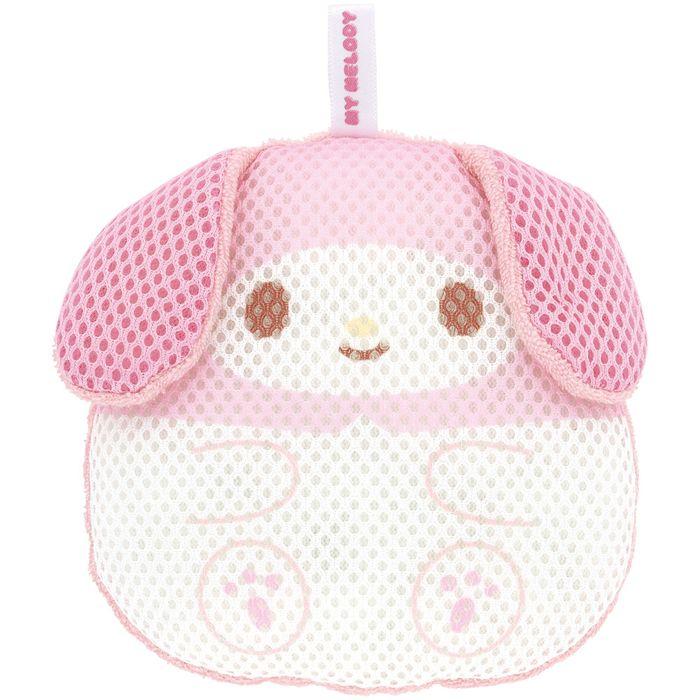 キャラクター型ボディスポンジで楽しいバスタイムを♪ お肌にやさしいコットンパイルのやわらかスポンジです ロゴ入りリボンループ付きで、吊って衛生的に収納できます ■サイズ：横12×奥行14×高さ3.5cm ■材質：スポンジ/ポリウレタン　メッ...