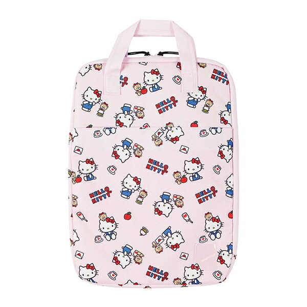 内側はフリース生地+ポリエステル中材で衝撃を吸収。ファスナー部分は中身が直接ファスナーにあたらない仕様になっています。小物が入れられるオープンポケット。ランドセルにも入るサイズです。内側にはネームタグ付き。充電できているかをカードで分かりや...