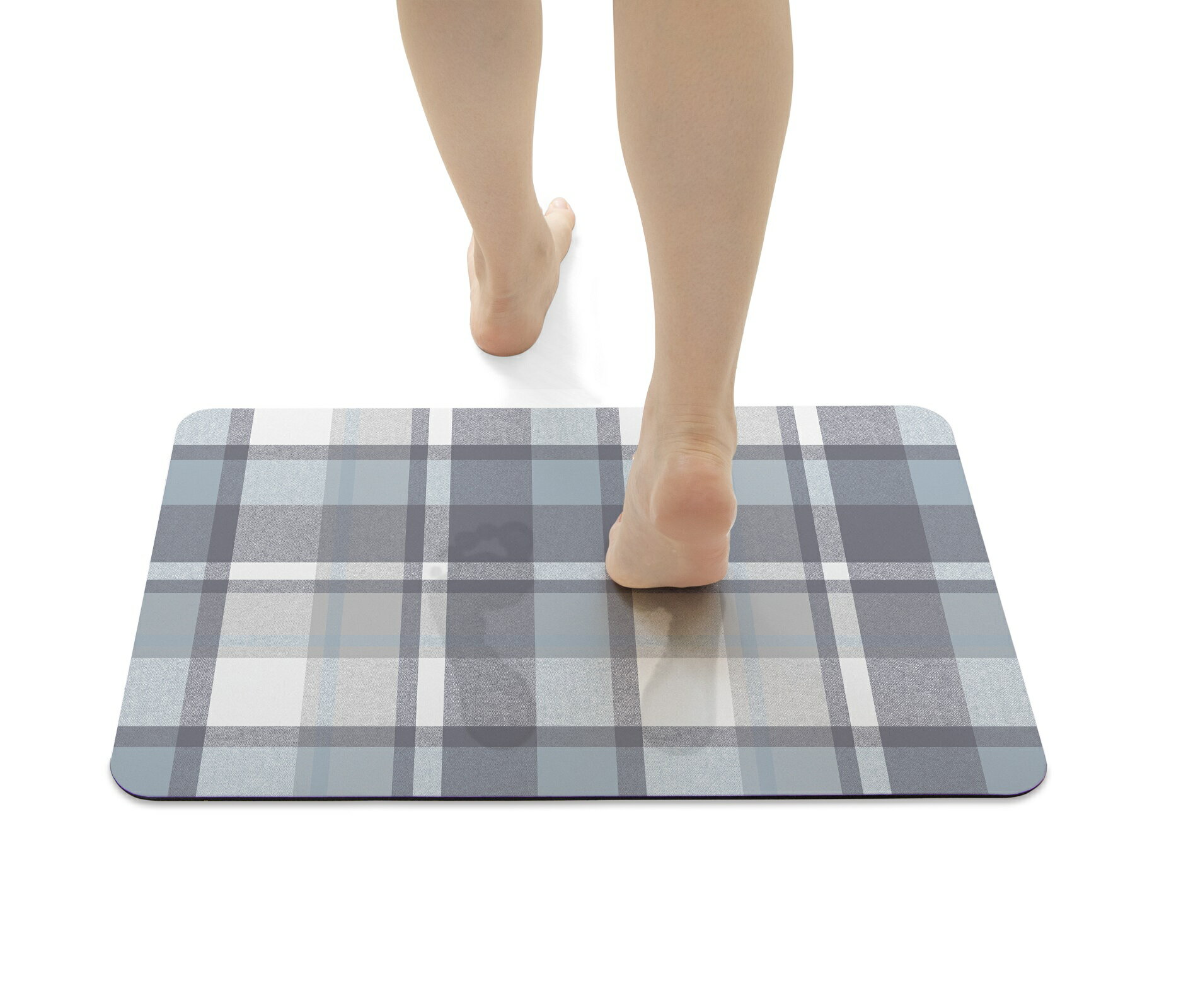 ■水分をしっかり吸収する3層構造になっており、踏んだ瞬間サッと吸水、サラッと快適。 ■やわらかいソフトタイプのマットなので、割れたり欠けたりせず、冬場でも冷たくなりません。 ■使用後は干して保管でき、乾燥後は丸めて収納可能。 ■防菌加工でい...