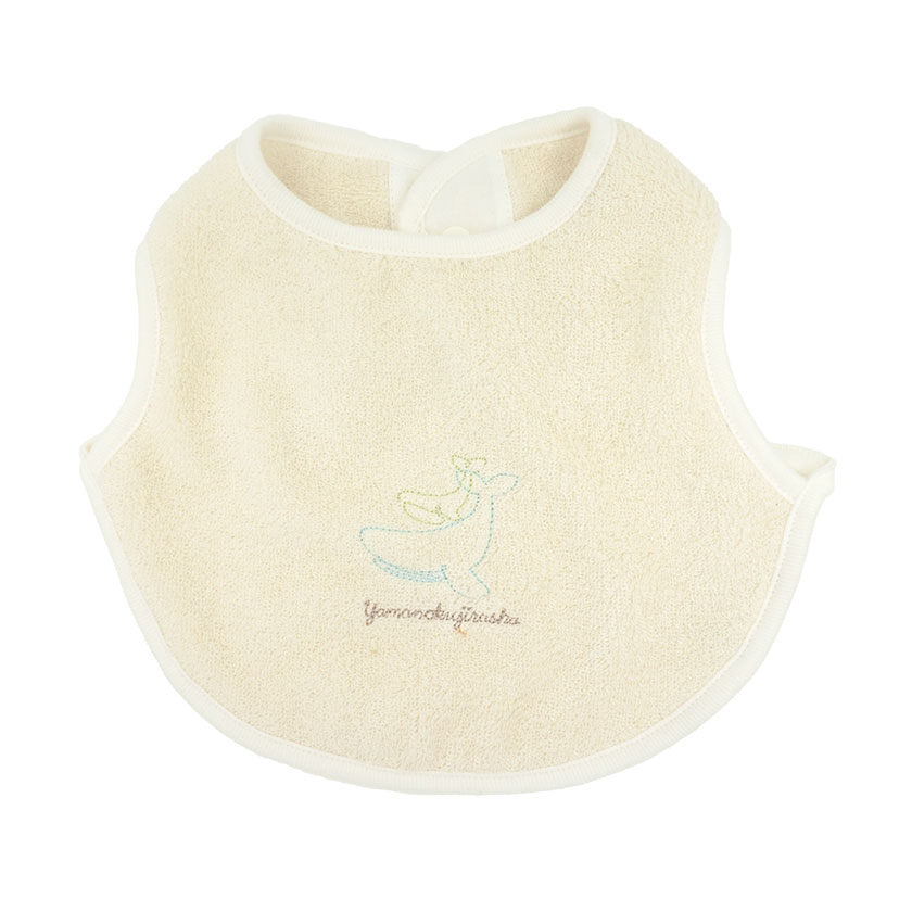 ベビータオルギフト オーガニックコットンよだれかけ（スタイ） お子さまのお食事のサポートも安全な素材で。ふんわりやさしいタオル地のよだれかけ（スタイ） 今治タオルを使用したベビースタイ。やわらかな肌触りと高い吸水性で、赤ちゃんの肌を常に快適...