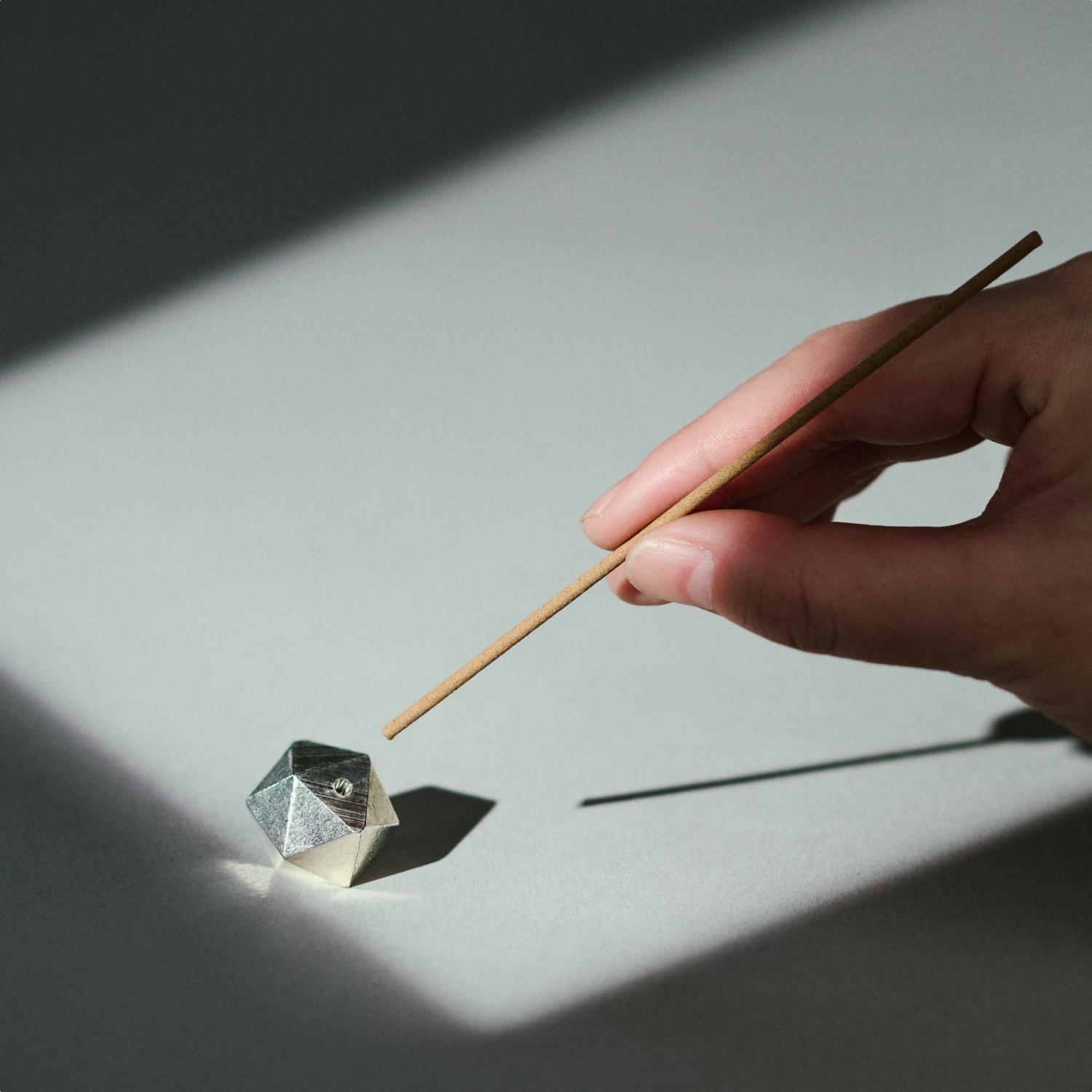 商品仕様 / 注意事項 ■素材/原料 　：ブロンズまたは真鍮または錫■サイズ（約）W25&times;D25&times;H20mm■重量（約）：ブロンズ45g、真鍮39g、錫35g■製造国　：日本■お手入れ方法　：汚れが気になる時は、柔ら...