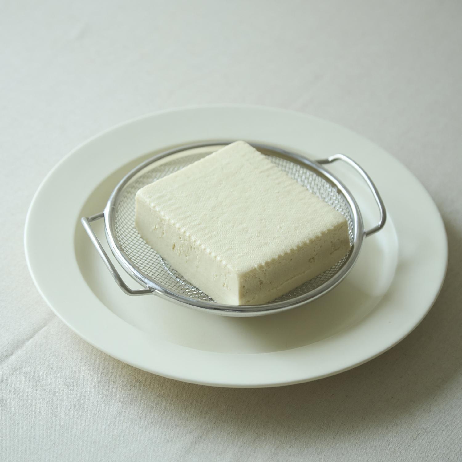 商品仕様 / 注意事項 ■素材/原料　：18-8ステンレス（10メッシュ）■サイズ（約）：外径16&times;全幅18.5&times;全高4.5cm※適応サイズ　：内径20cmのフライパン■重量（約）：110g■製造国　：日本（新潟県燕...
