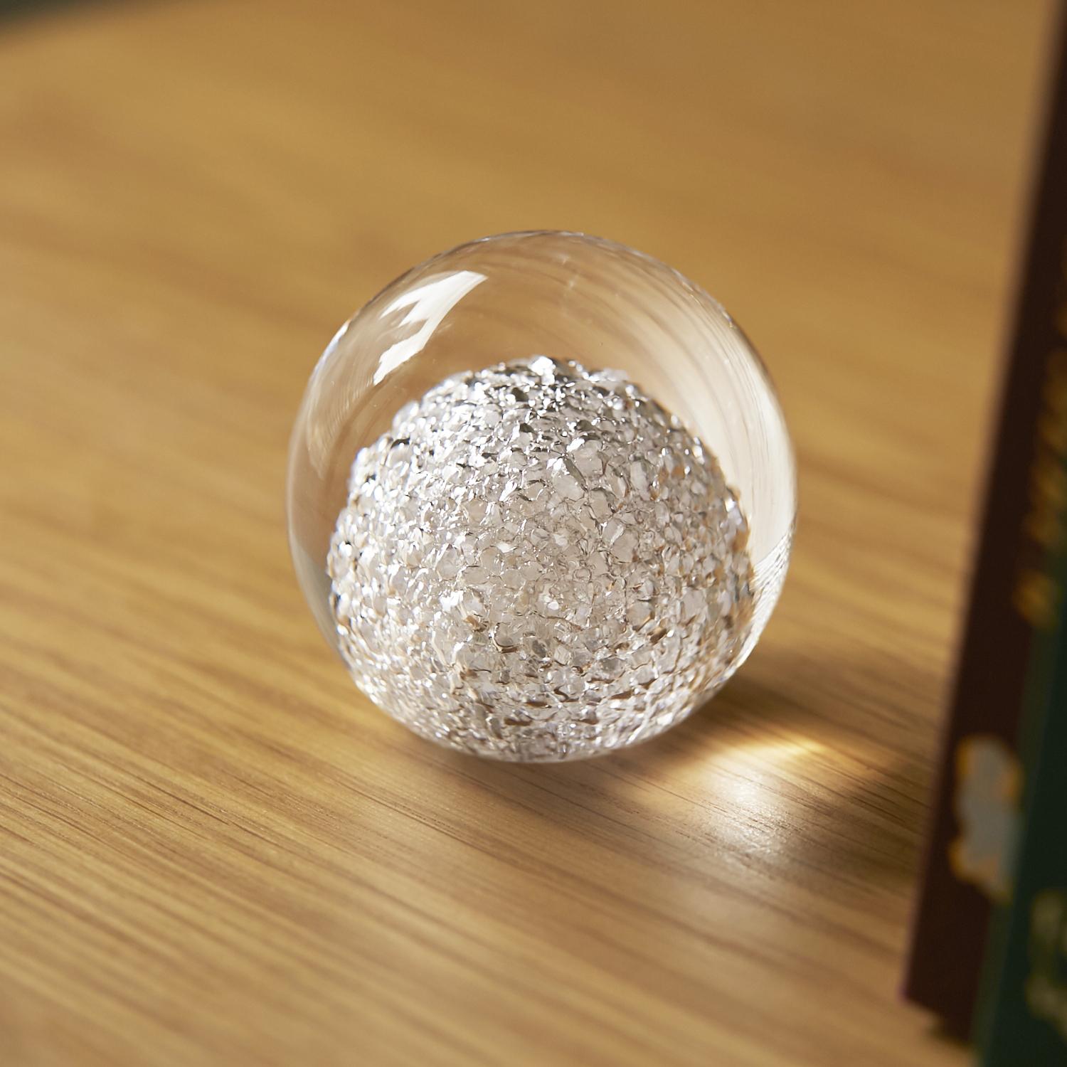 商品仕様 / 注意事項 ■素材/原料　：雪花ガラス■サイズ　：&phi;65mm&times;H65mm■重量　：約500g■製造国　：日本 ■手作り品のため、一つ一つ形や重さ、気泡の入り方、また内側の硝子の割れ方が異なります。また実際の色...