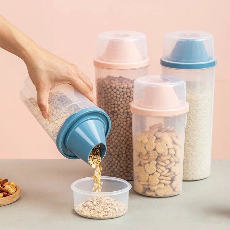 【商品コード】：y813376 【カラー】 ピンク、ブルー ピンク1000ml、ブルー1000ml、ピンク1500ml、ブルー1500ml 素材：PP 原産国 : 中国 【この商品について】 【フードストッカー】湿気を防ぎ、効果的に配給が濡...