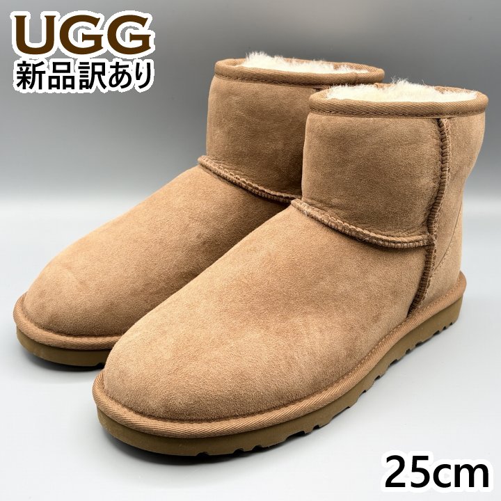 商品紹介UGGの定番、着脱のしやすいショート丈のクラシックショートIIです。 軽さと柔軟性・耐久性・クッション性とグリップ感を高めたアウトソール、インナーのシープスキンのライニングが暖かく履き心地がよいです。商品状態こちらの商品は新品・未使...