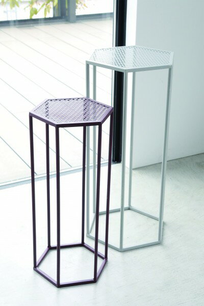 商　品　詳　細商品説明【メーカー在庫品の為ご注文時に完売の際は次回入荷時期のご案内となります。お急ぎの際はお問い合わせください】 &nbsp; ポップなデザインのおしゃれなフラワースタンド お色違いの2サイズセットです 天板は植物の湿気がこ...