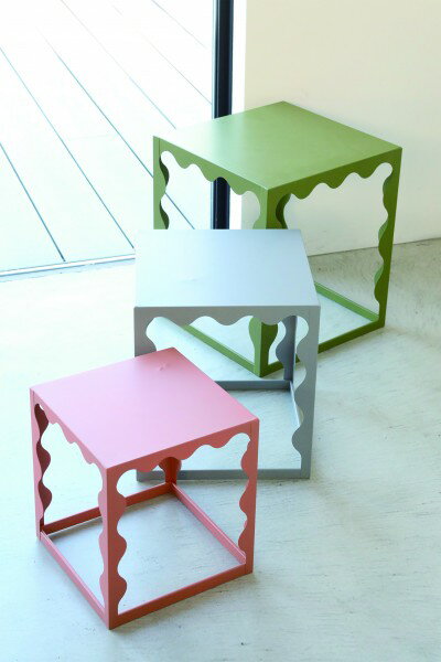 商　品　詳　細商品説明【メーカー在庫品の為ご注文時に完売の際は次回入荷時期のご案内となります。お急ぎの際はお問い合わせください】 &nbsp; プレイフルな色使いが魅力のウェービーラック 3色の3サイズセットです 波打った曲線のフレームデザ...