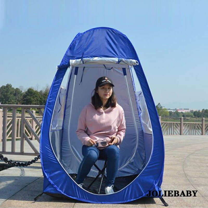 ■品名：プライベートテント ■素材：ポリエステル+PVC+スチール(フレーム) ■カラー：全1色 ■サイズ：使用時（約）：写真参考 収納時（約）：直径50cm ■重量（約）：1.5kg シーン：アウトドアや釣り、試合観戦など ワンタッチテン...