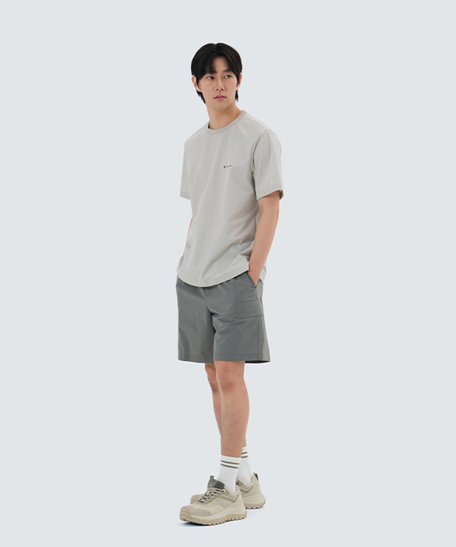 Snow Peak（スノーピーク）Thin-tech Woven Short Sleeve T優れたストレッチと軽量素材を使用した夏季活動に適したTシャツ2024年秋冬でご好評いただいた海外限定アパレルが、2025年春夏コレクションとして登...