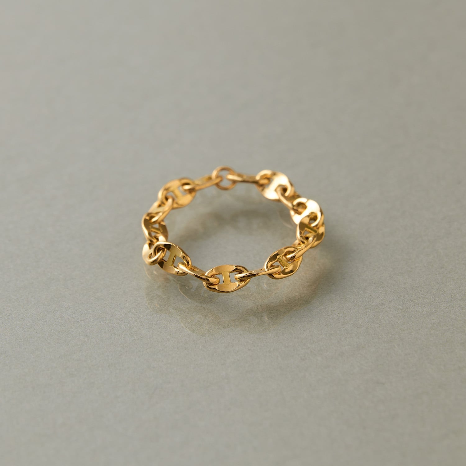 H.O.V（フォブ）les bonbon/K18 authentic ring/オーセンティック リング 18金 チェーン【オーセンティックリング】K18ならではの贅沢なきらめきで、手元をエレガントに昇華するリング。錨を固定するための鎖から...