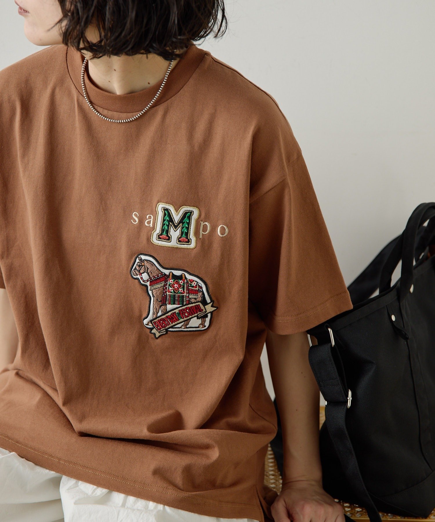 ear PAPILLONNER（イア パピヨネ）sampo×earコラボTシャツ《綿100%》＼sampo&times;earコラボ最新作／何枚あってもいい！胸元のワッペンがかわいいコラボTシャツ旅や行く先々で出会ってしまうとついつい集めて...