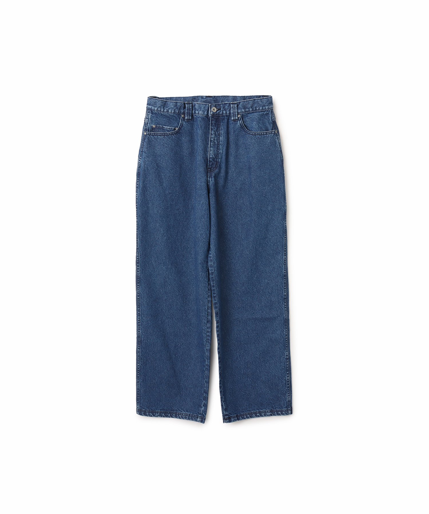 atmos（アトモス）atmos Super Baggy Denim Pants BLUEバックポケットのディテールに特徴を持たせたバギーデニム。バックポケットには刺繍でatmosロゴを配置。国内生産で加工感の出やすい生地を使用し、経年変化...
