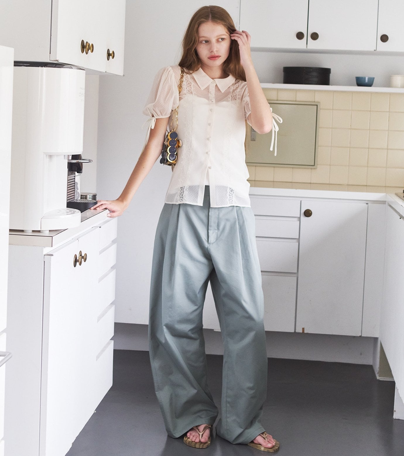 LE CIEL BLEU（ルシェルブルー）グロスフィニッシュチノパンツ / Gloss-Finish Chino Pantsエフォートレスなシルエットと上品な艶感が魅力の人気チノに新色が登場トラッドでベーシックな印象になりがちなチノパンツを...