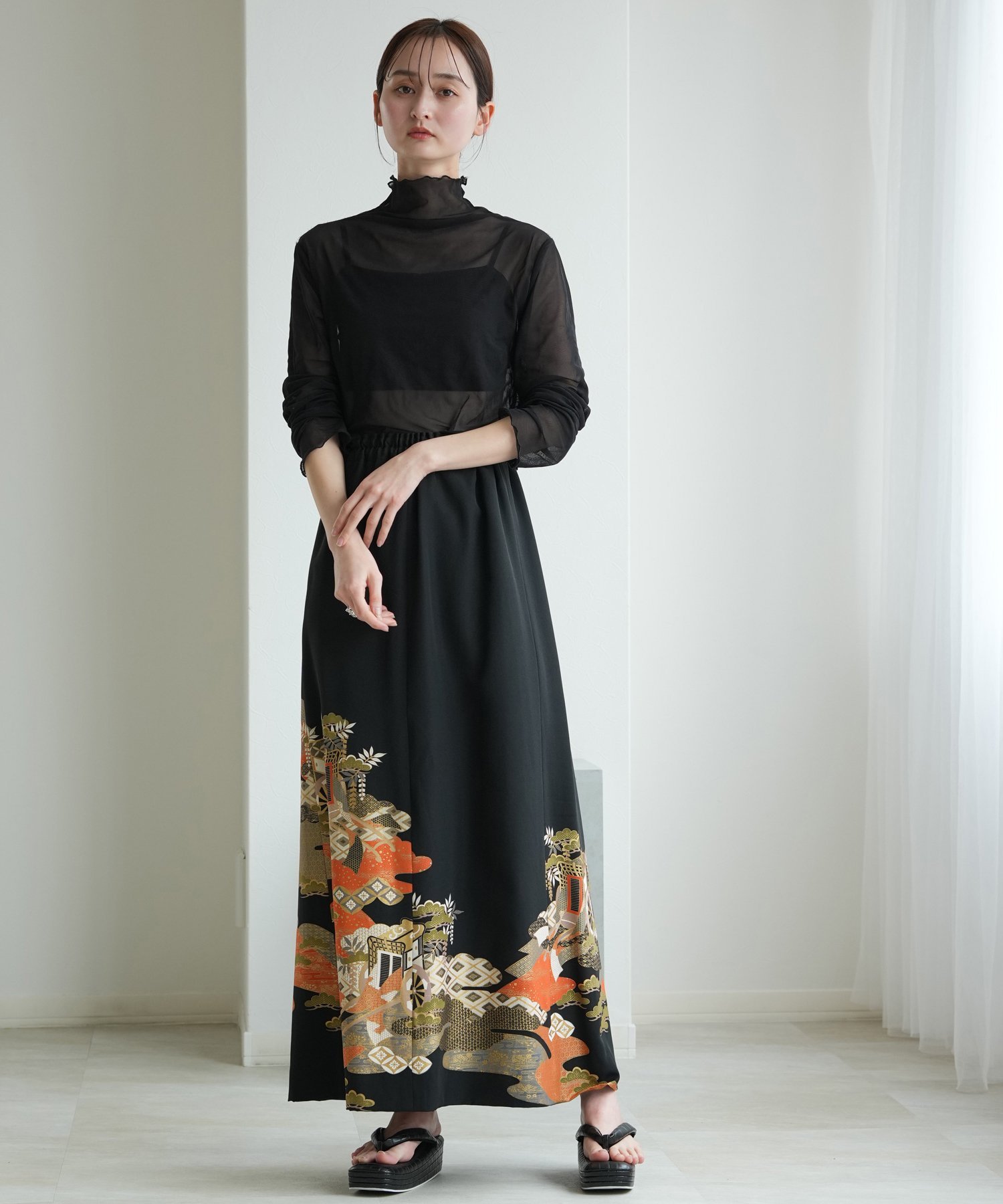 utatane（ウタタネ）maison utatane｜No.SK01｜残り香の揺らぎ静かな強さを纏う、一点。maisonutatane｜No.SK01｜残り香の揺らぎ深い色合いの正絹に宿る、かすかな光。もともとは特別な日のために誂えられた...