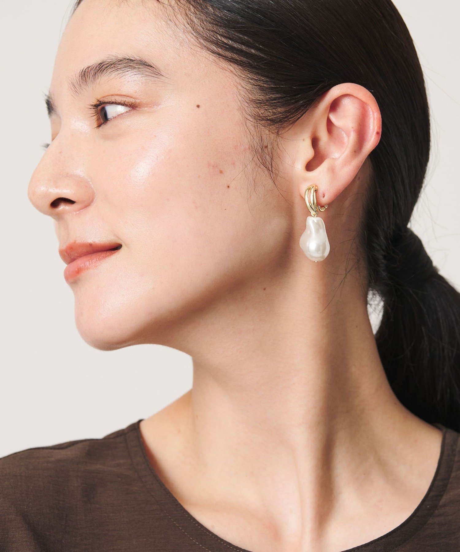 BEAUTY&YOUTH UNITED ARROWS（ビューティー＆ユース　ユナイテッドアローズ）バロックパールモチーフ イヤリング気軽に身に付けたいパールモチーフイヤリング■デザイン一粒のバロックパールモチーフが揺れる、存在感のあるイヤリ...