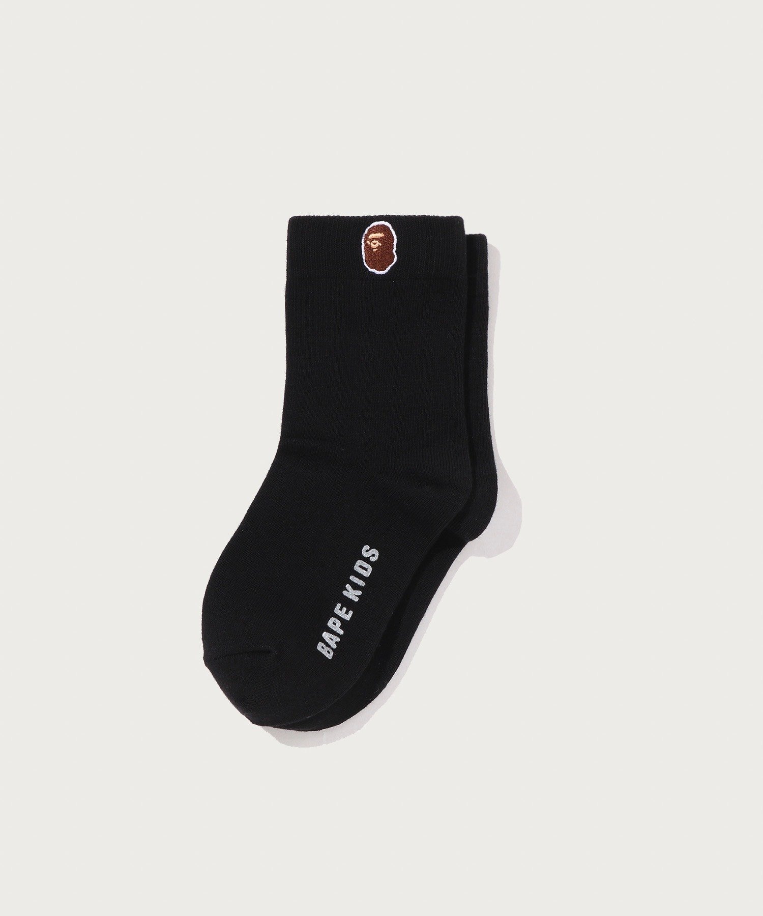 A BATHING APE（ア ベイシング エイプ）APE HEAD ONE POINT SOCKSコットン/アクリルの混紡素材を使用した吸湿性、通気性のある履き心地の良い靴下。APEHEADのワンポイント刺繡を施したデザイン...