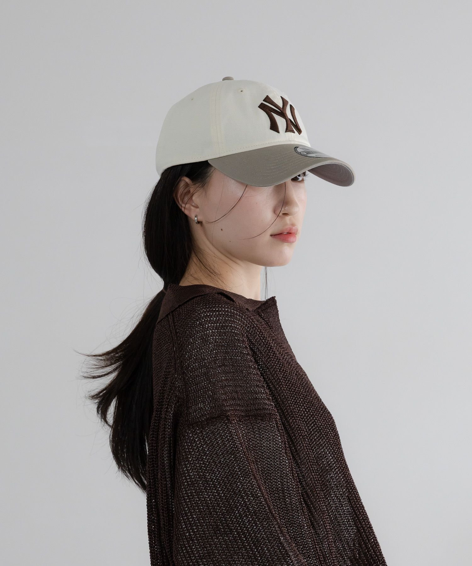 LOWRYS FARM（ローリーズファーム）【LFM(U)】NEWERA920CAP【UNISEX】■デザインNEWERAの9TWENTYボディにコーディネートのポイントになる2トーンの配色を採用した別注カラー。フロントパネルの球団ロゴは過...