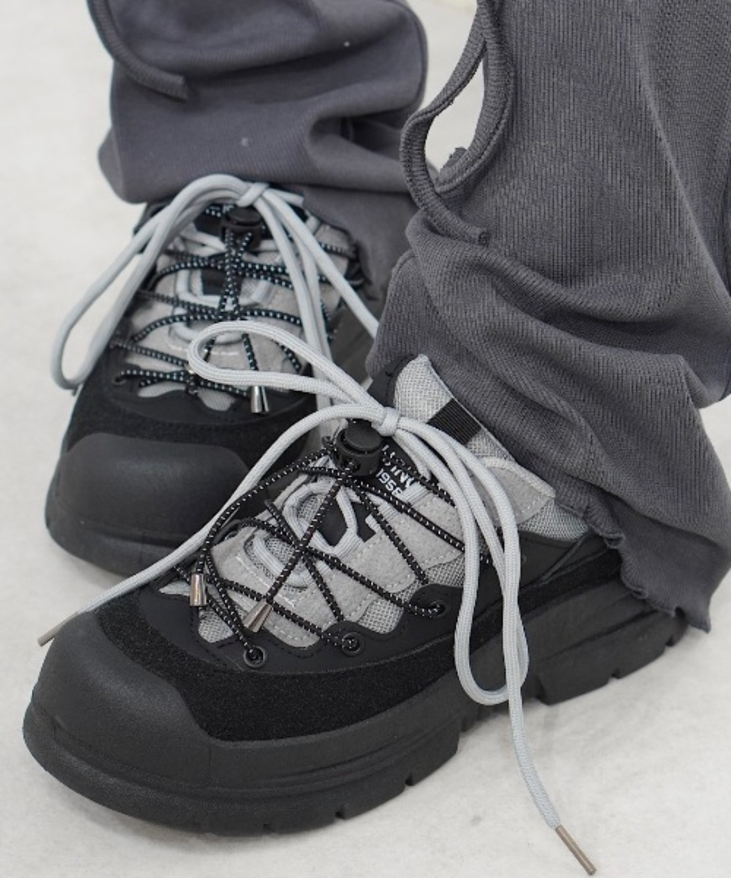Never mind the XU / Chikashitsu+（ネバーマインドザエックスユー／チカシツプラス）【Nerd out XU】draw code canvas sneaker♢アイテムポイント都会的なボリューム感とア...