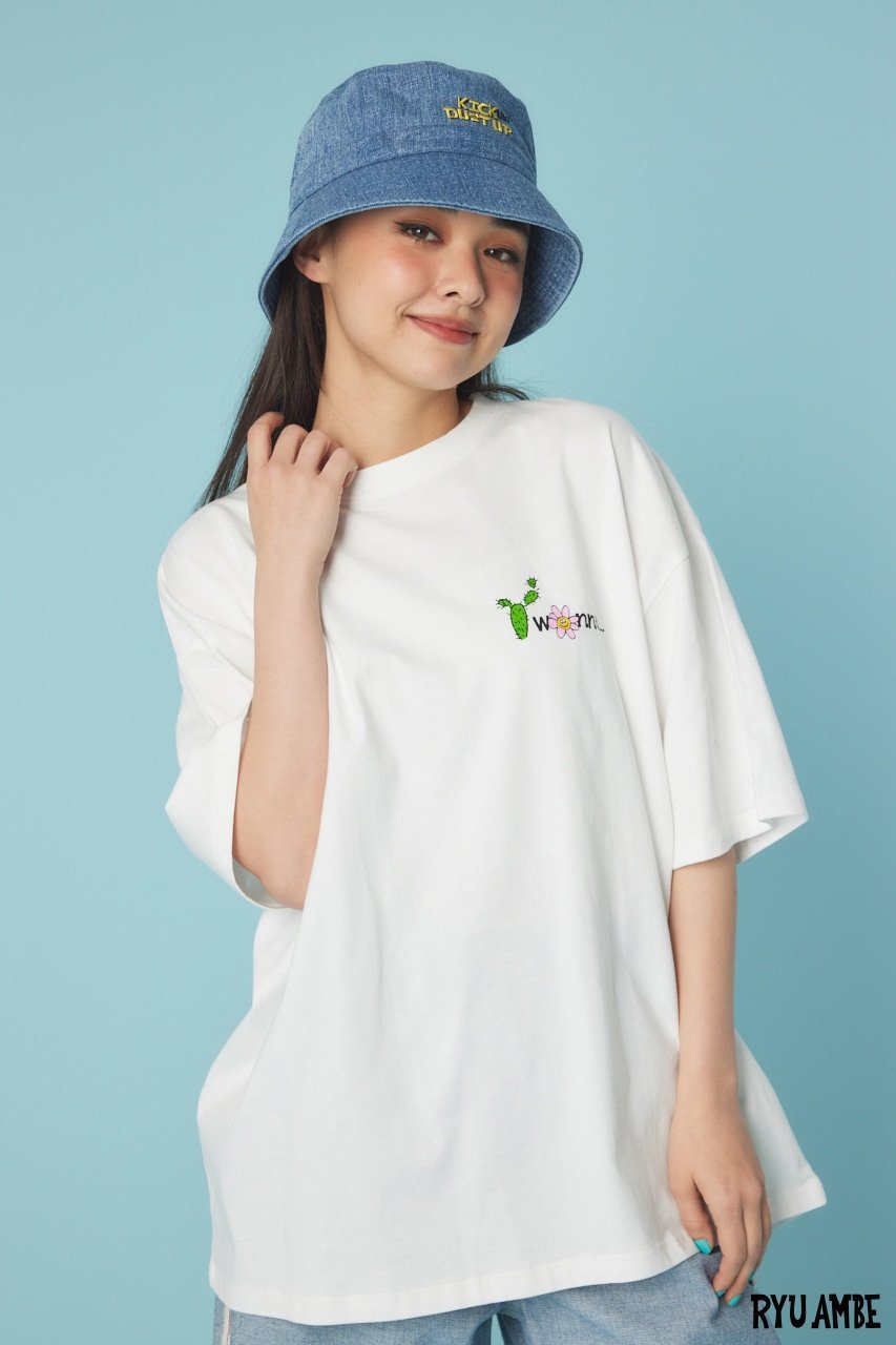 RODEO CROWNS WIDE BOWL（ロデオクラウンズワイドボウル）【UNISEX】(Ryu Ambe)MOTIF刺繍Tシャツ■ポイントキャラクターデザイナーRyuAmbeコラボアイテムのTシャツ。■ディティール今回のシーズンテーマ...