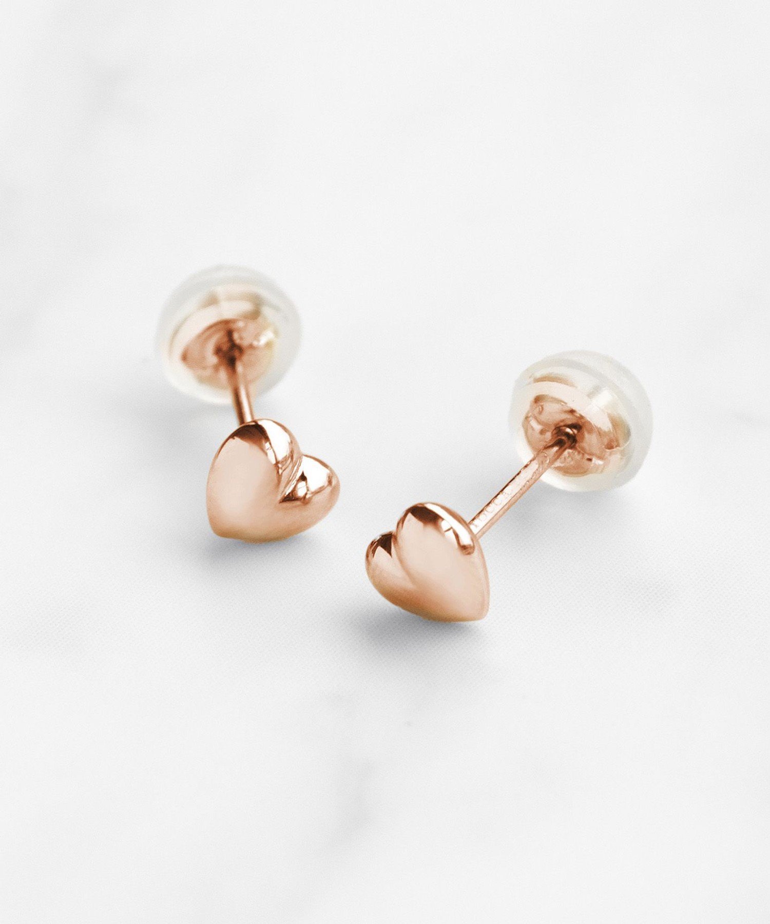 TOCCA（トッカ）【WEB限定】WITH HEART MINI PIERCED EARRINGS K10 ピアスJEWELRY COLLECTIONふっくらとした優しいフォルムが魅力のK10ゴールドミニハートピアス。地金だけでつややかな光...