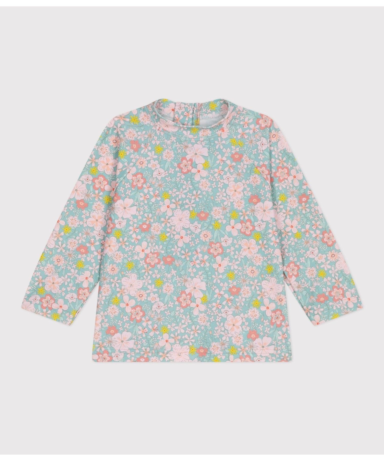 PETIT BATEAU（プチバトー）フラワープリントラッシュガード細やかなフラワープリントが印象的な、長袖のラッシュガードです。軽さと丈夫さ、しなやかな伸縮性を兼ね備えたナイロン×ポリウレタン素材を使用し、水辺で元気に動く日も快適な着心地...