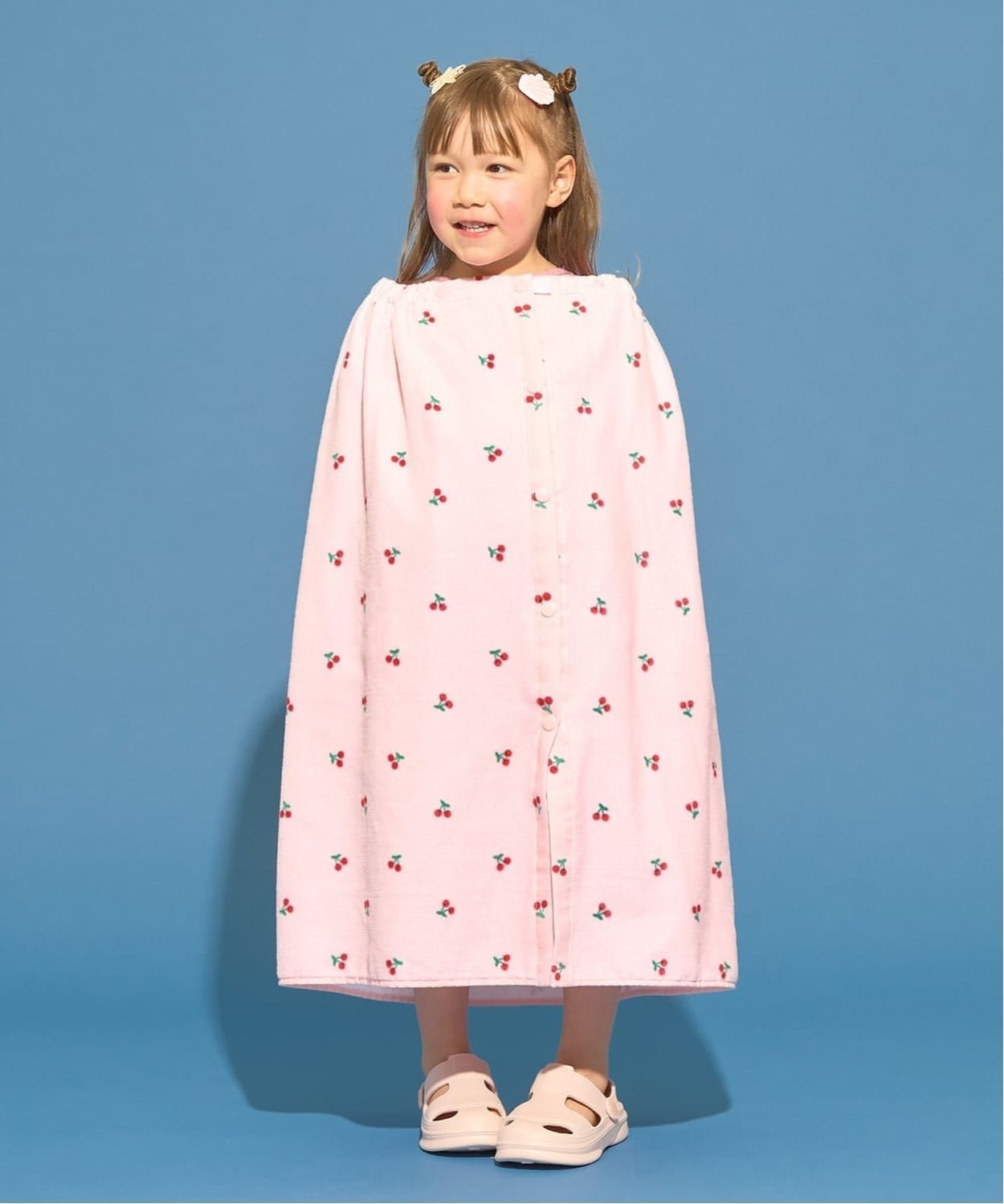 NARUMIYA ONLINE（ナルミヤオンライン）【SWIM】アソート総柄お着替えタオル(70cm)【子供服】【キッズ】【女の子】■デザイン・リボン柄とハート柄の2色展開のラップタオルです・70cm丈でスイムウェアの上から着やすいサイズ感...