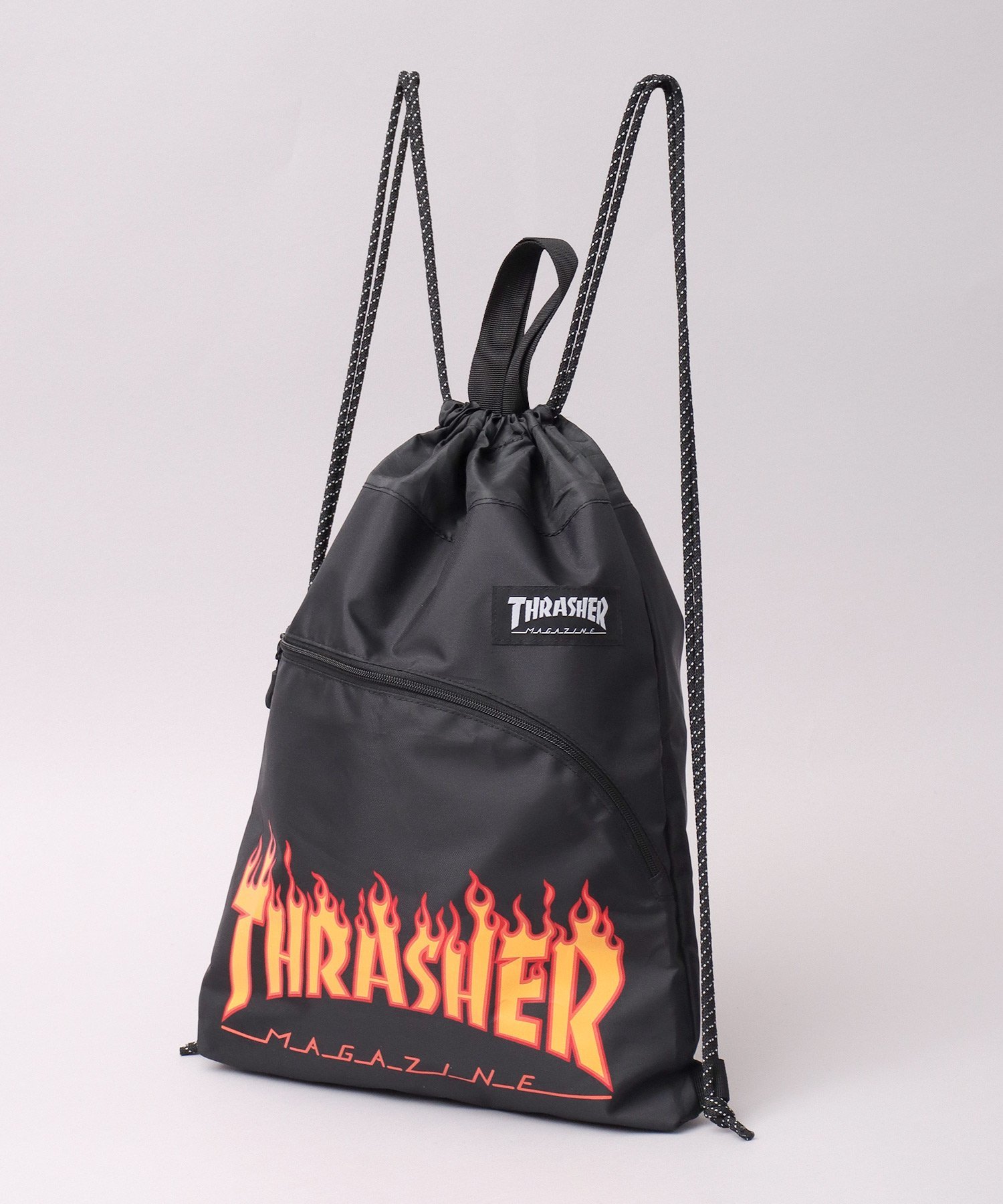 A.M.S.（エー.エム.エス.）THRASHER ナップサック A4対応 軽量◆A4対応のスリム設計で扱いやすいナップサック◆巾着仕様のシンプルな構造で、すっきりとしたシルエットに仕上げたTHRASHERのナップサック。無地生地とレオパー...