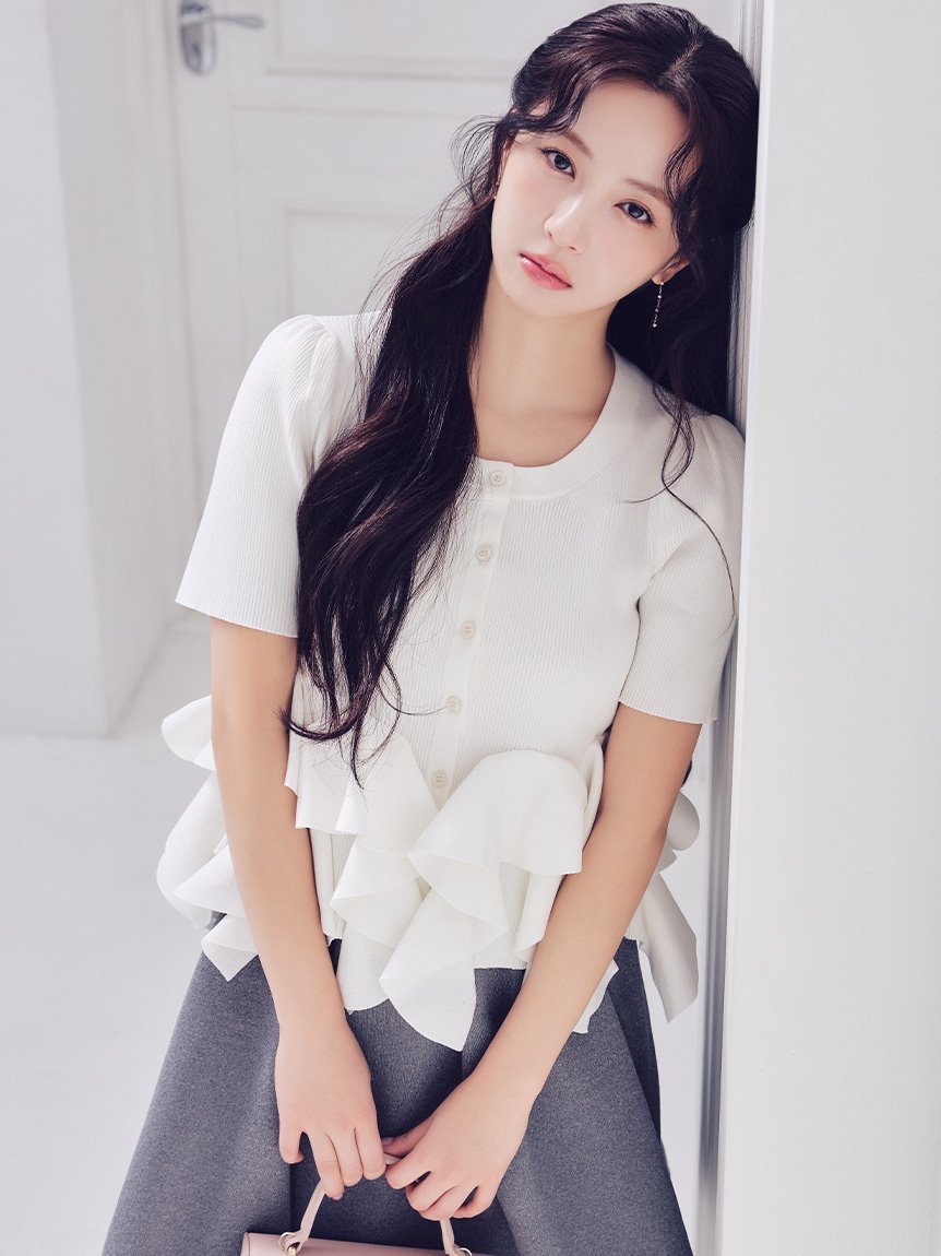CELFORD（セルフォード）【WEB・一部店舗限定カラー】ラッフルフリルペプラムニットカーディガン【LGRYはWEB・阪急うめだ本店限定カラーです】ラッフルフリルデザインの半袖ニットカーディガン。身頃は細リブで伸縮があり、ややカジュアルな...