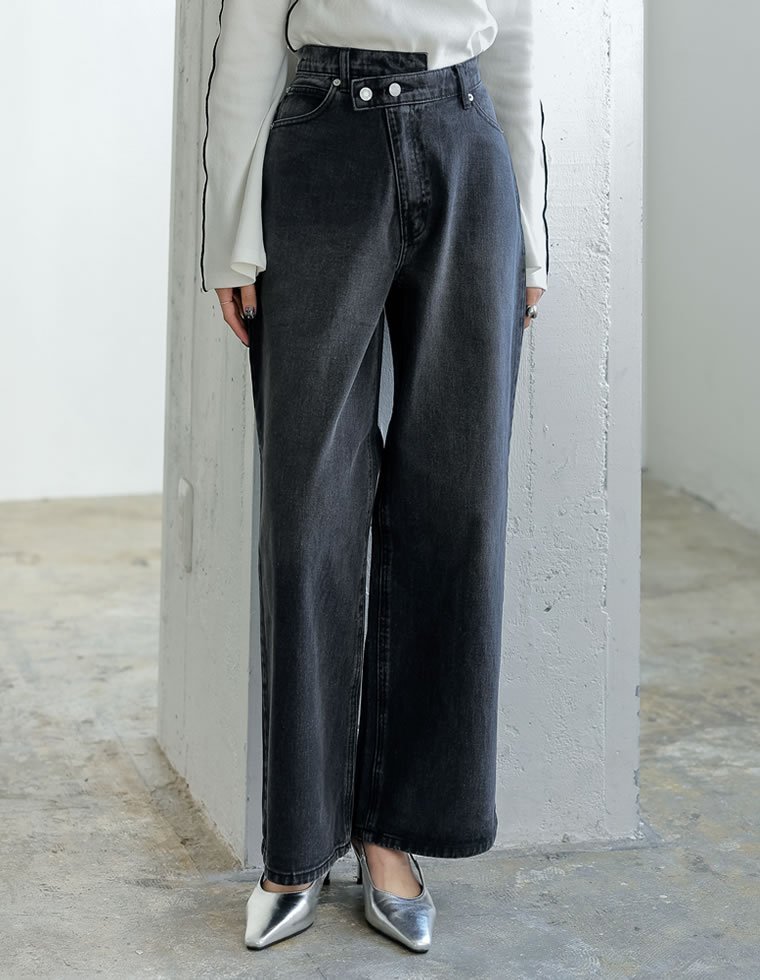 Re:EDIT（リエディ）クロスウエストストレートコットンデニムパンツ▼POINT・ストレート×ワイドの旬シルエット・ドロップボタンのデザインがモードカジュアルなアクセント・程よい厚みのコットン100％の生地を使用し、着こむほどに馴染む1本...