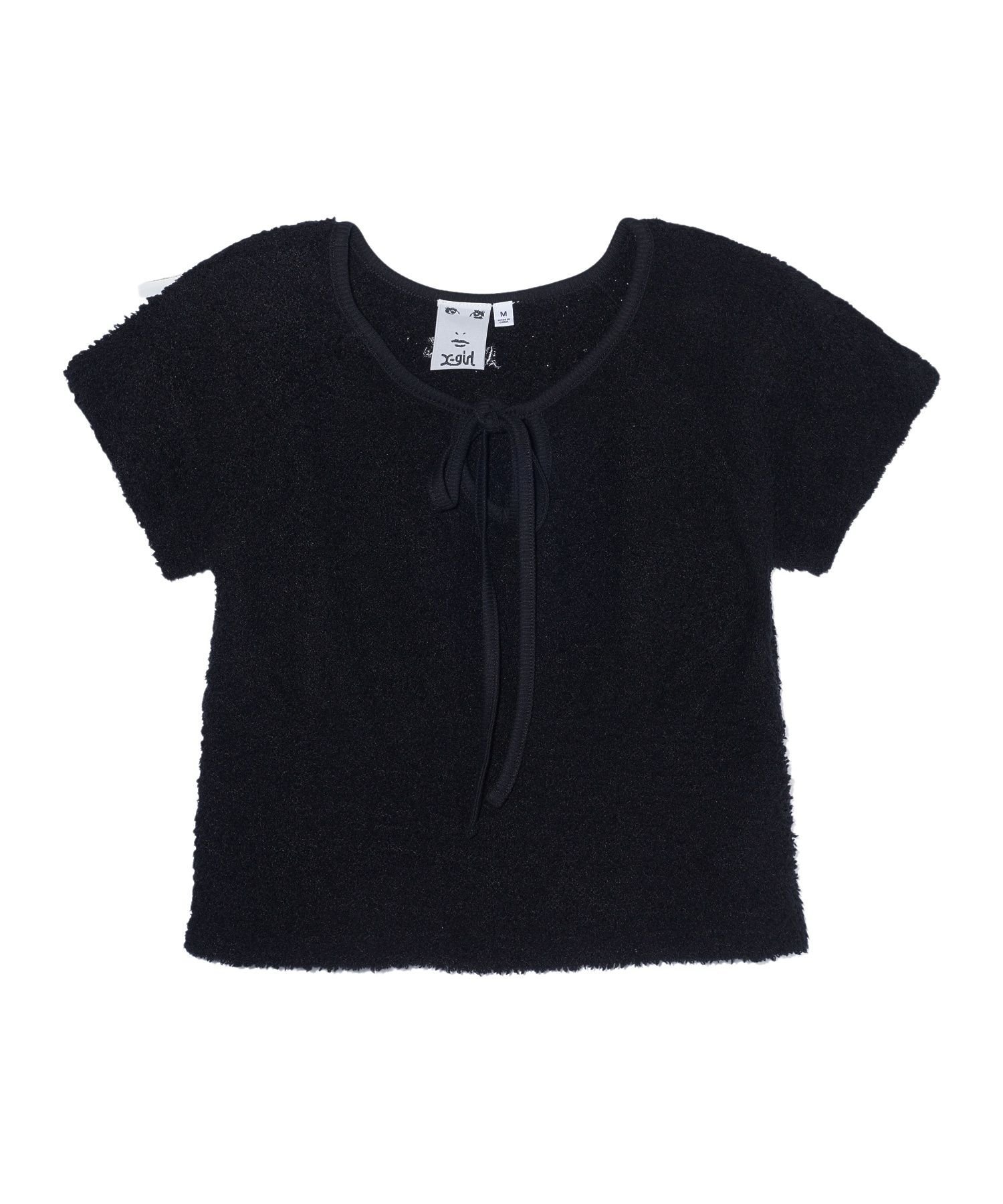 X-girl（エックスガール）TELLY CLOTH TEARDROP S/S TOPシーズンムード高まるクロップド丈の半袖トップス旬なコンパクトシルエットのトップス。肌触りのいい柔らかいパイル素材を使用し、着心地快適。フロントに涙開きのリ...